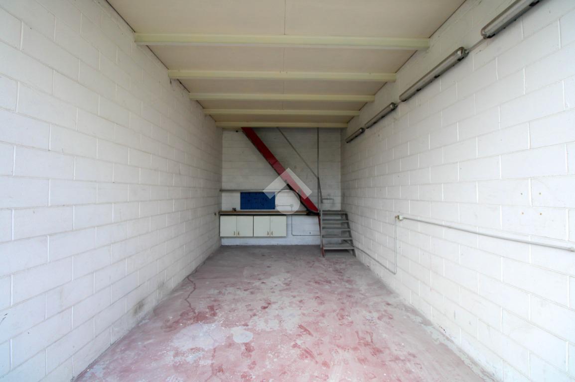 Magazzino in vendita a Caponago