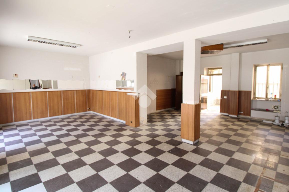 Negozio in affitto a Bernareggio