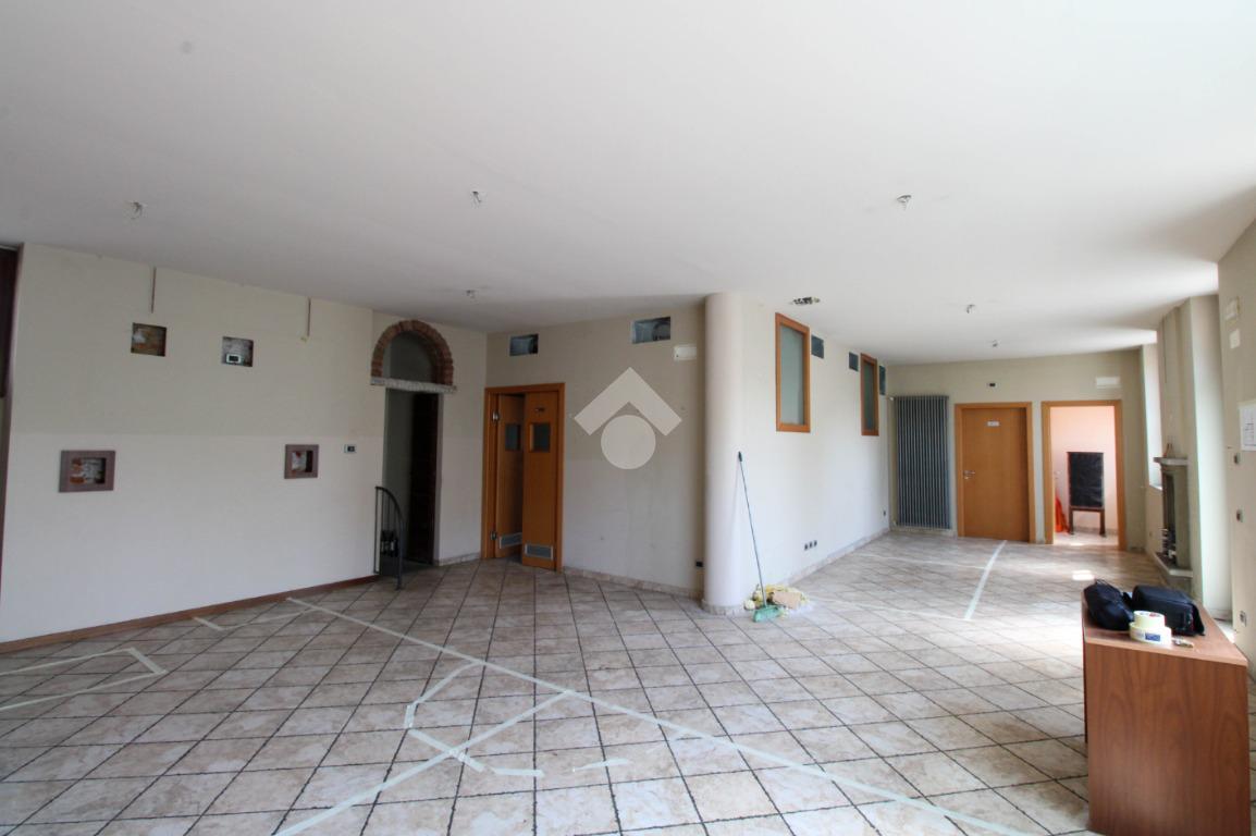 Negozio in vendita a Bernareggio