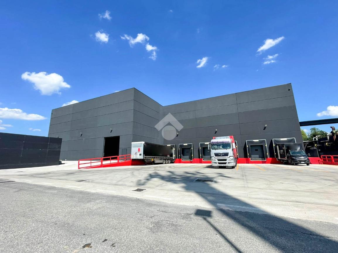 Capannone in affitto a Burago Di Molgora