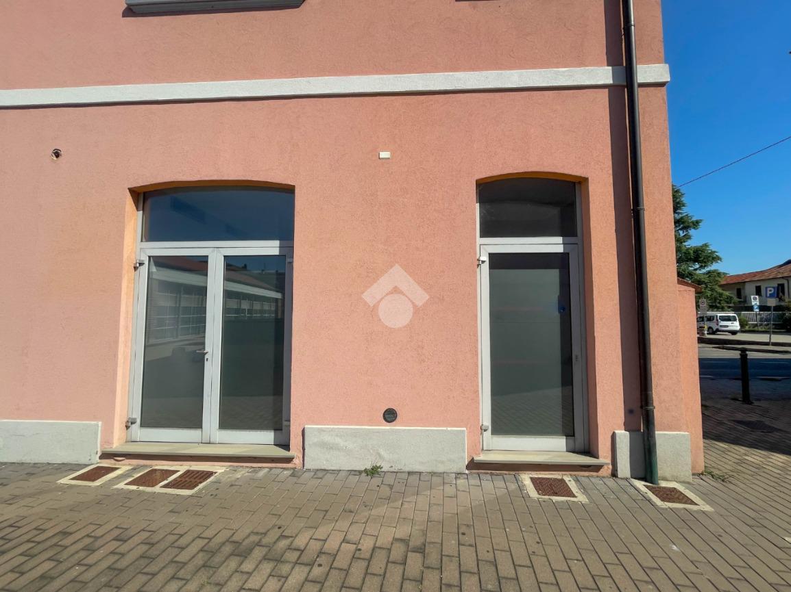 Negozio in affitto a Ronco Briantino