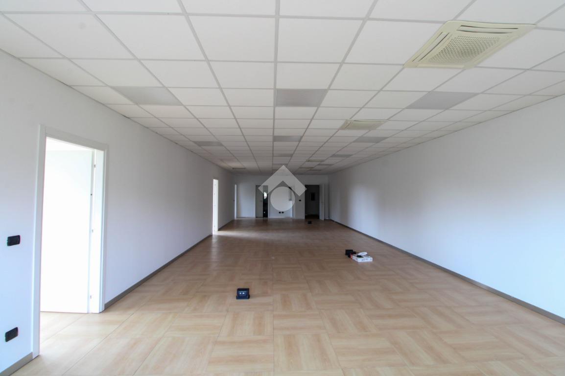 Ufficio in vendita a Villasanta