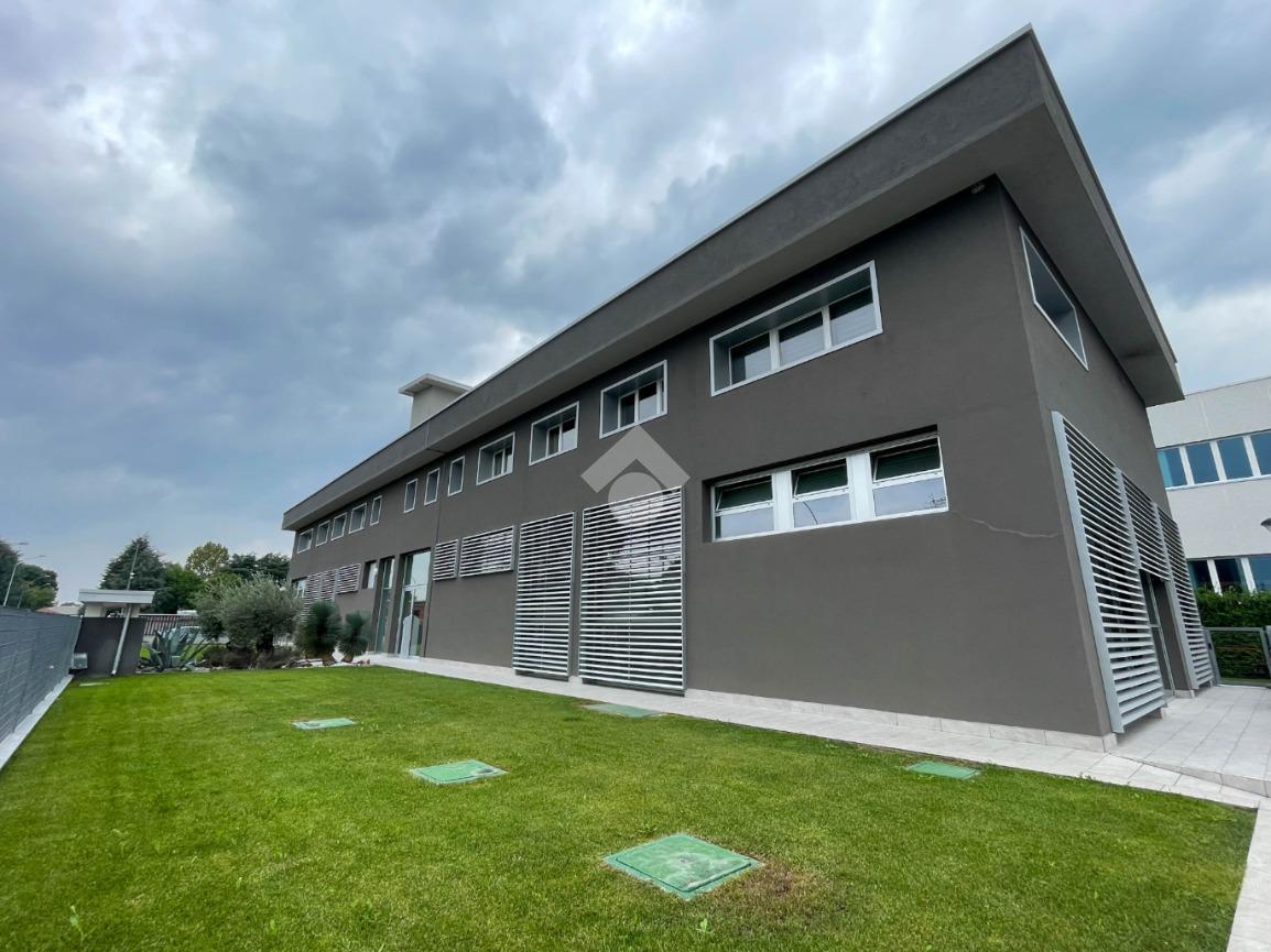 Ufficio in vendita a Burago Di Molgora