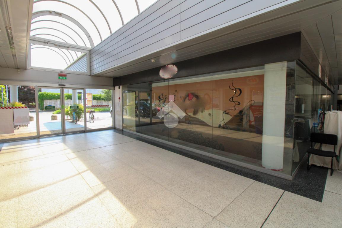 Negozio in affitto a Vimercate