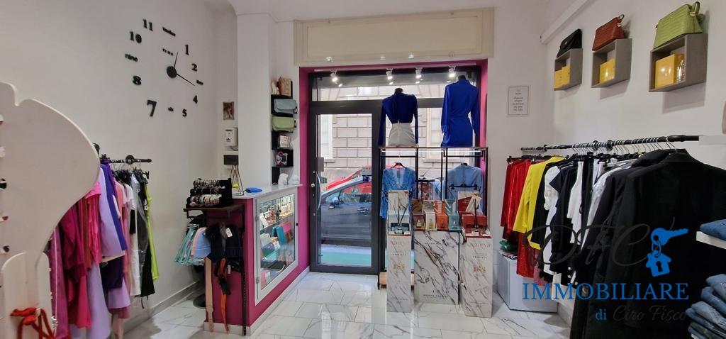 Negozio in vendita a Casoria