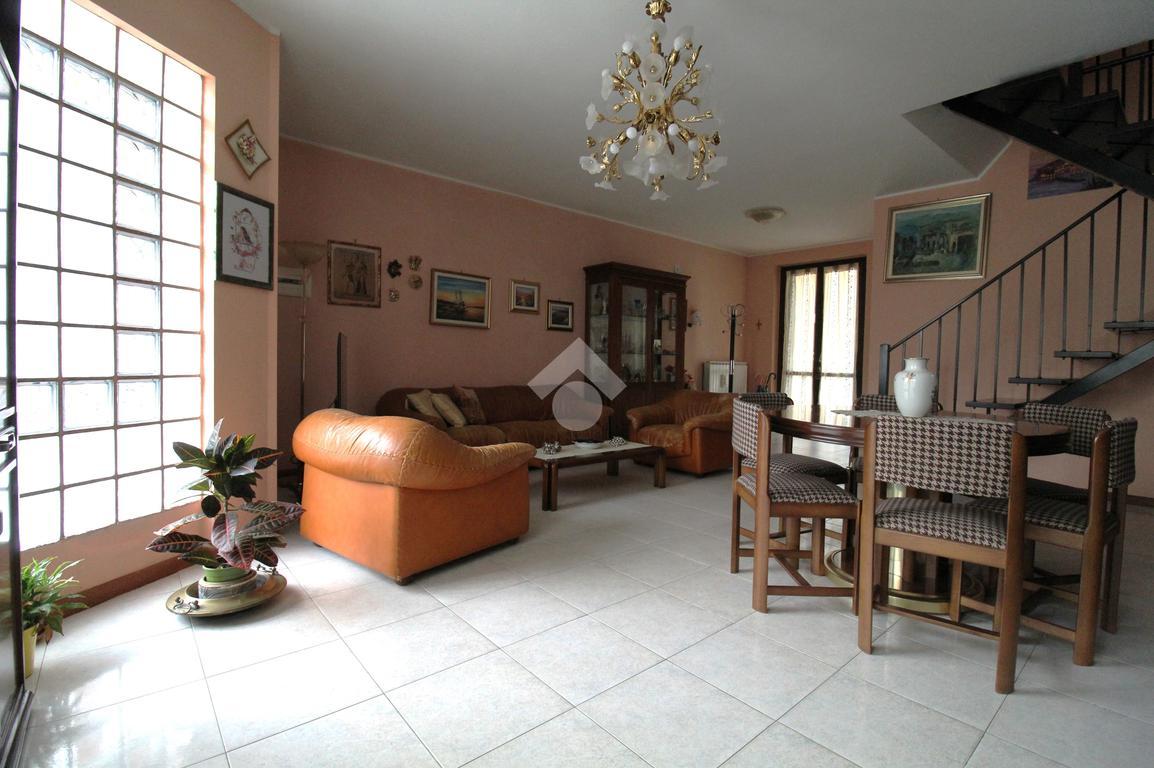 Villa a schiera in vendita a Robecchetto Con Induno