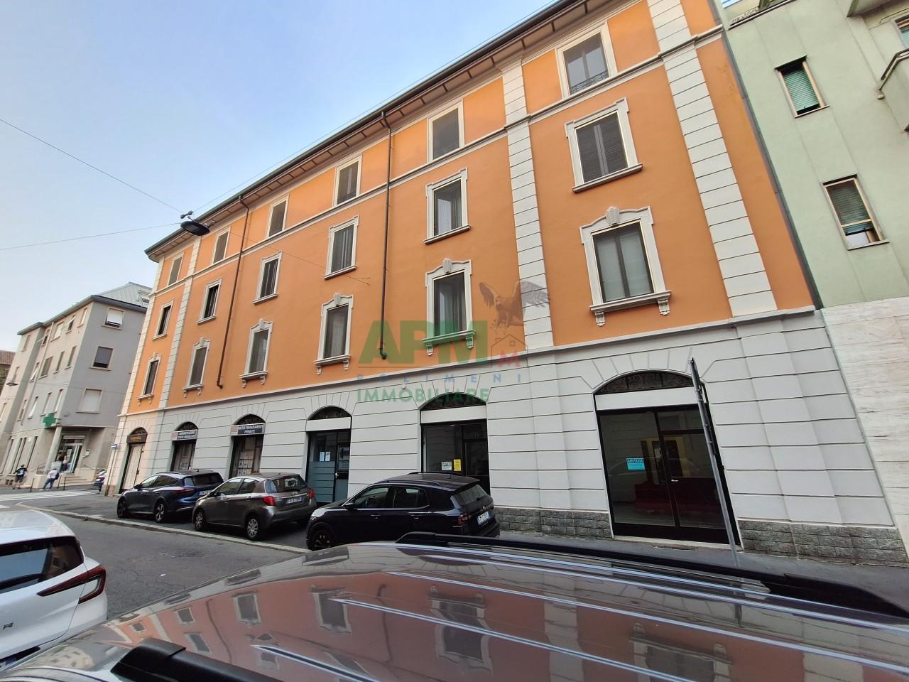 Palazzina commerciale in affitto a Milano