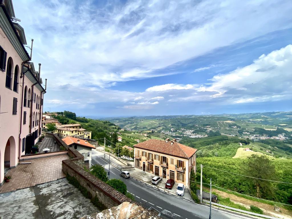 Attico in Via Umberto I 24, Diano d'Alba