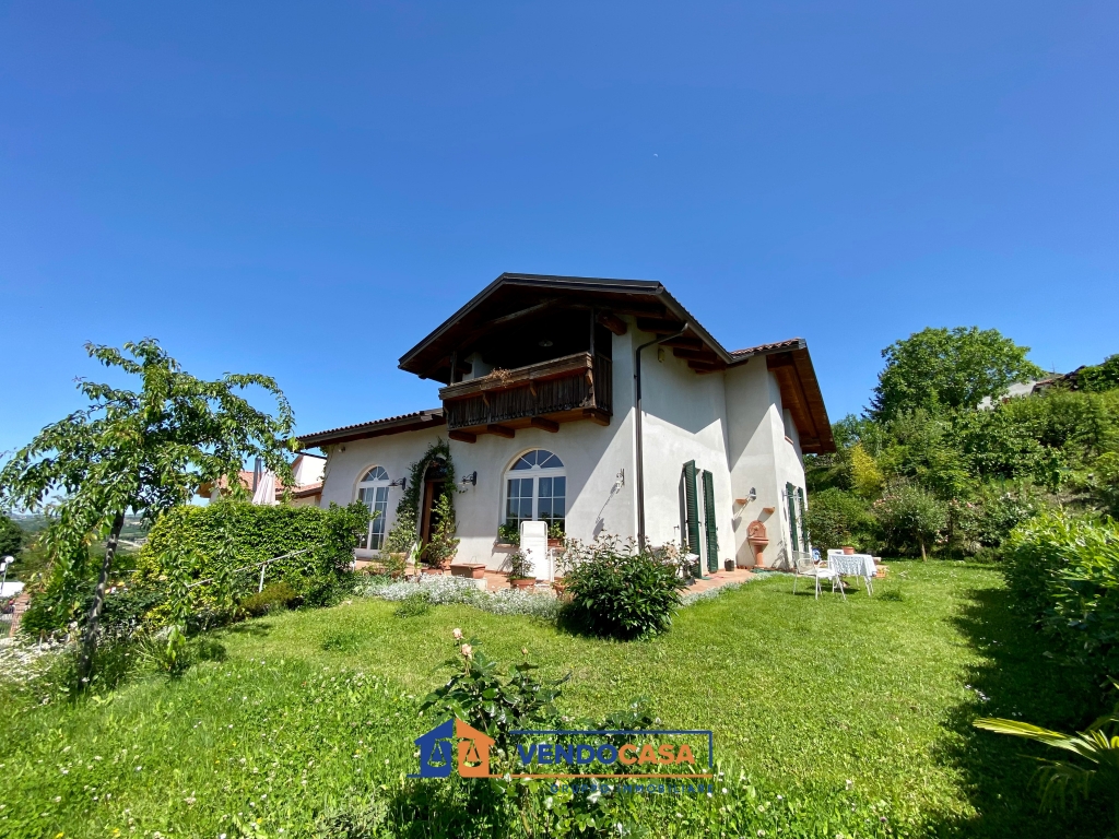 Villa in vendita a Montelupo Albese