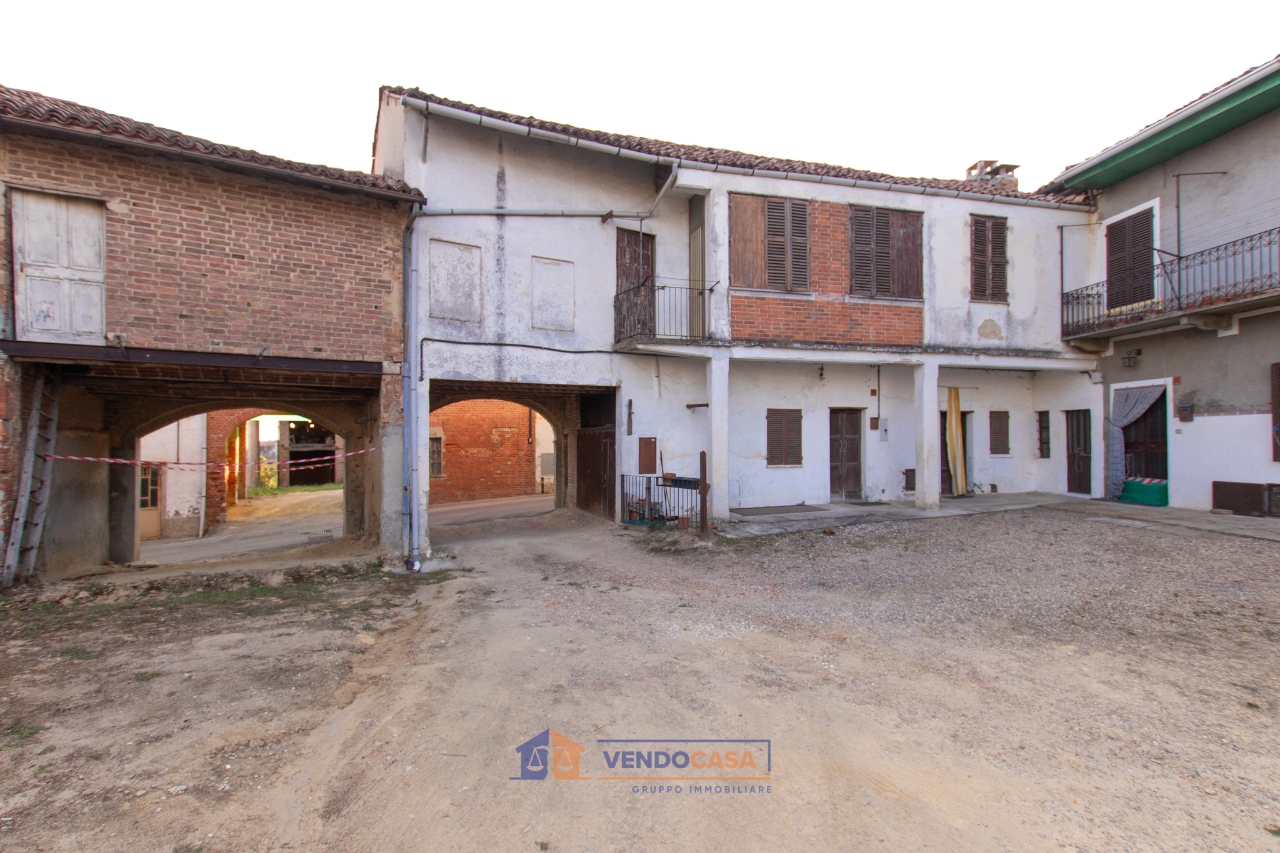 Casale in vendita a Asti