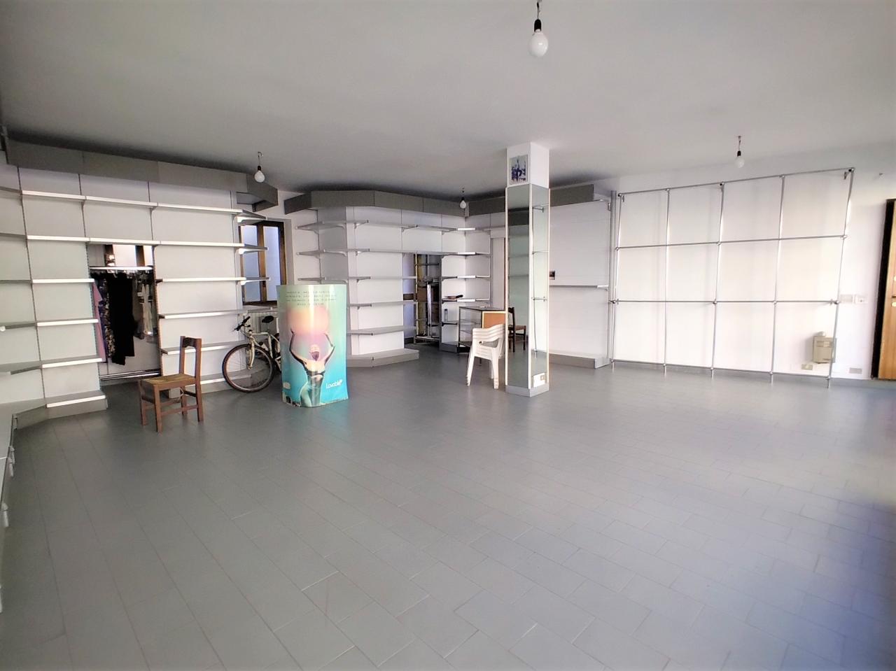 Locale commerciale in affitto a Asti