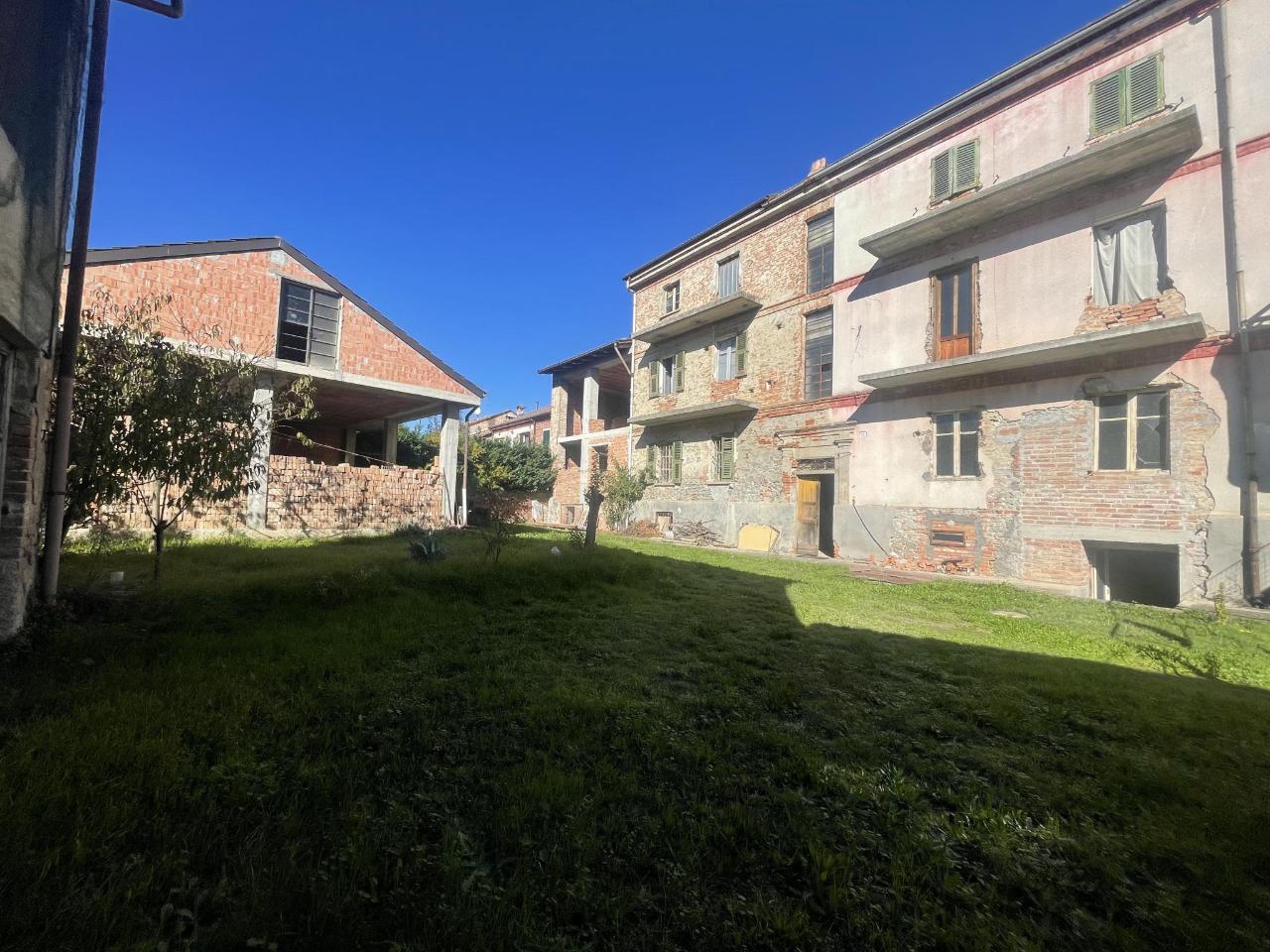 Palazzo in vendita a Castelnuovo Belbo