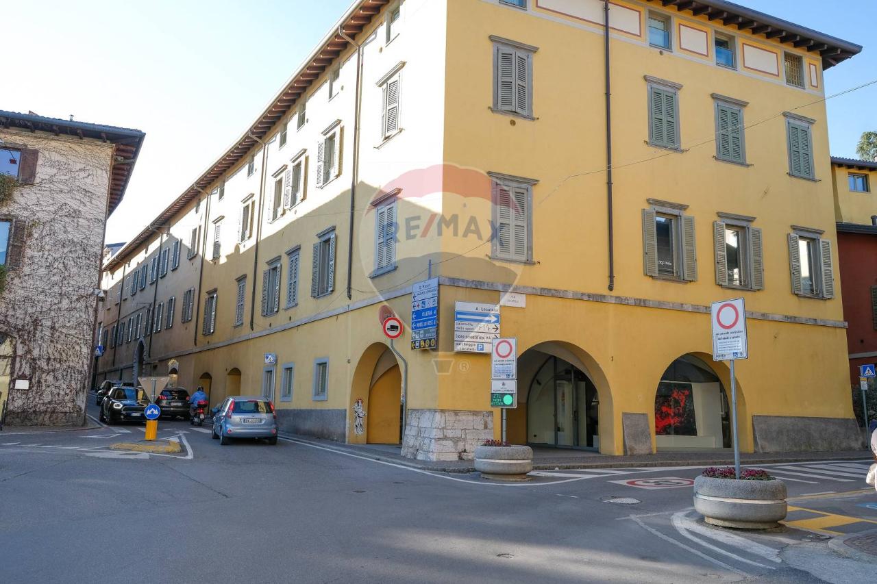 Negozio in vendita a Alzano Lombardo