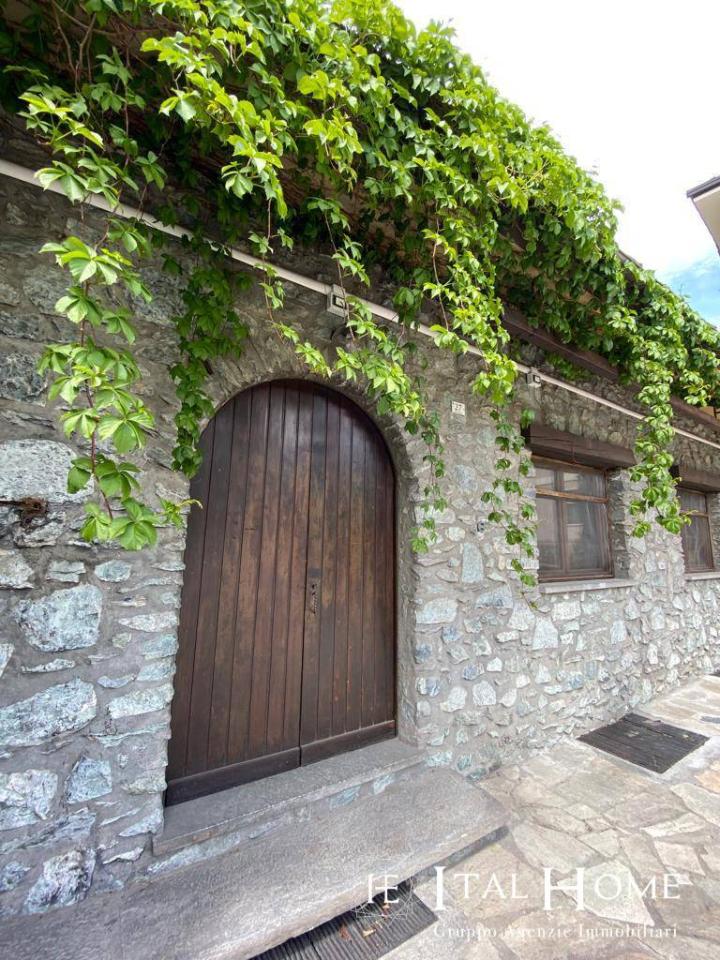 Esercizio commerciale in vendita a Sarre