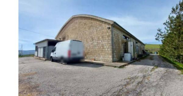 Capannone in vendita a Bompietro