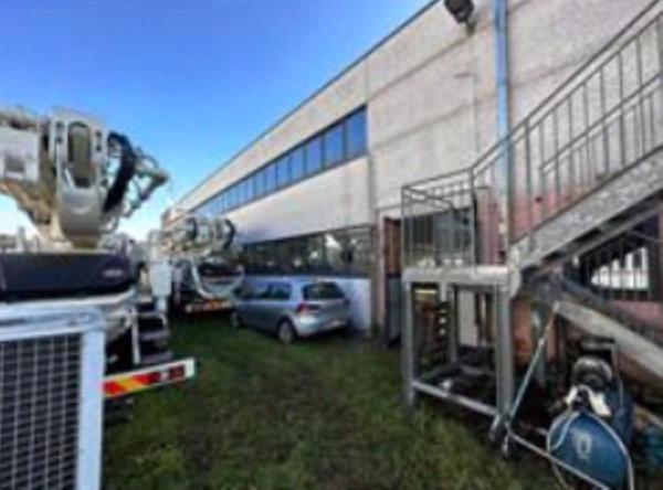 Capannone in vendita a Cairate