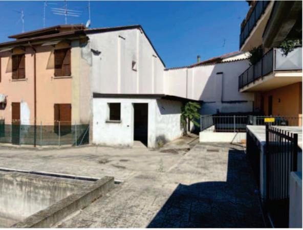 Magazzino in vendita a Viadana