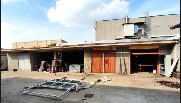 Magazzino in vendita a Cologno Al Serio