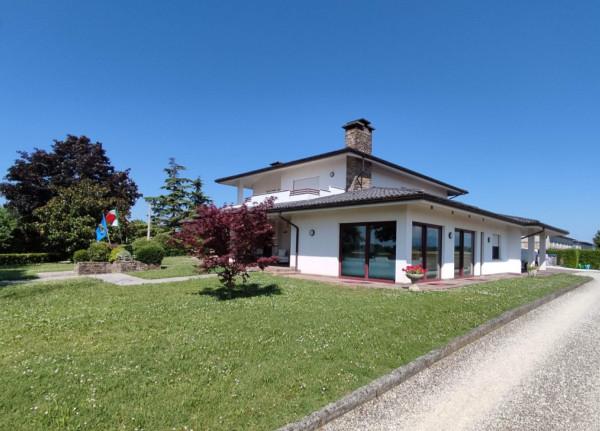 Villa in vendita a Manzano