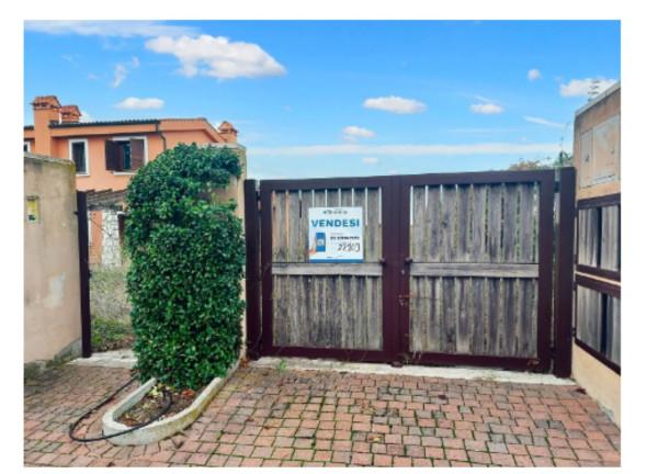 Villa bifamiliare in vendita a Fiumicino