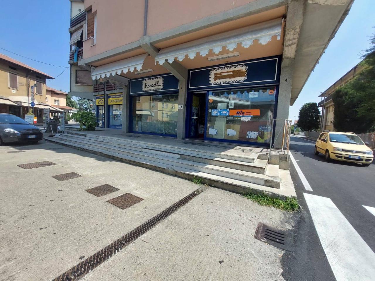 Esercizio commerciale in vendita a Osio Sotto