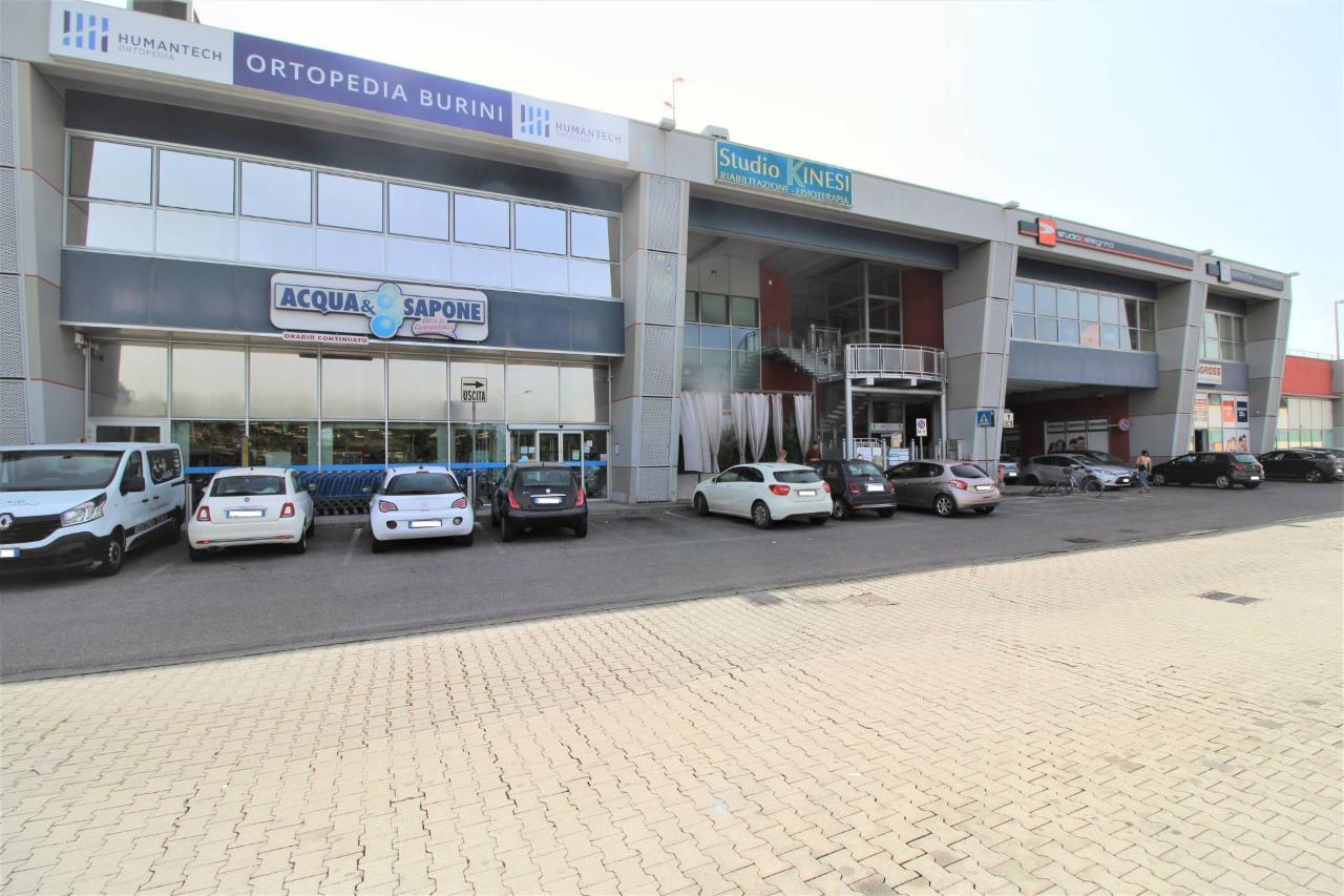 Negozio in vendita a Osio Sotto