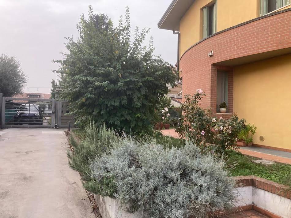 Villa in vendita a Cologno Al Serio