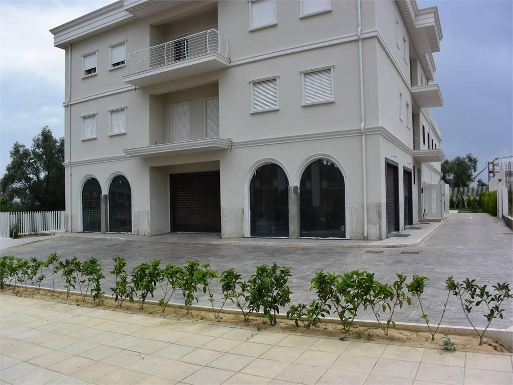 Locale commerciale in affitto a Corigliano-Rossano