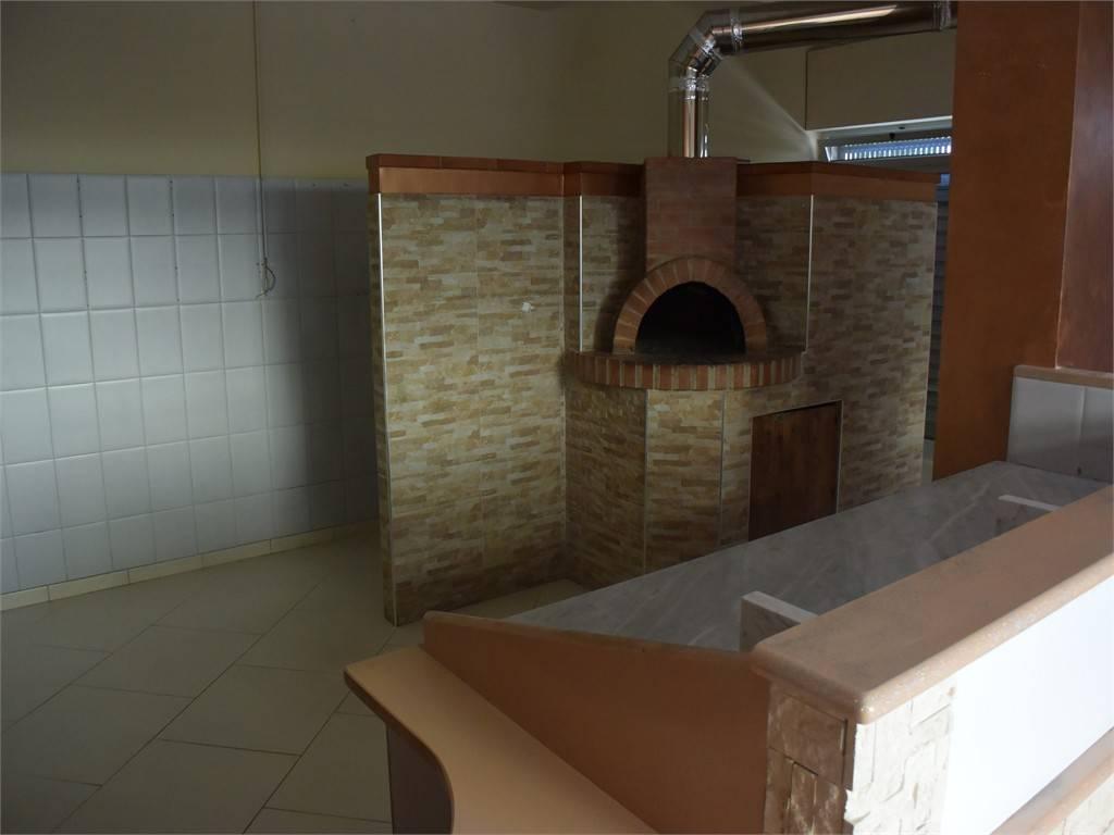 Locale commerciale in affitto a Corigliano-Rossano