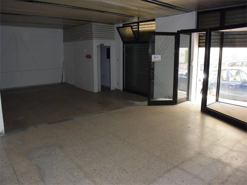 Locale commerciale in affitto a Corigliano-Rossano