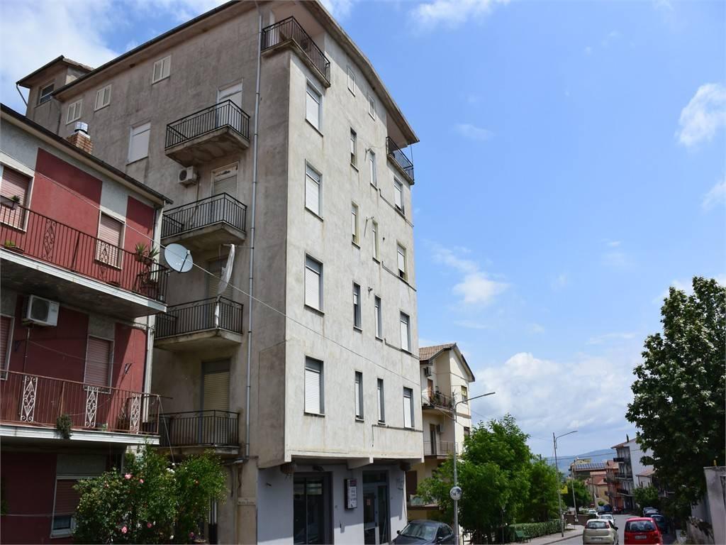 Box in vendita a Roggiano Gravina