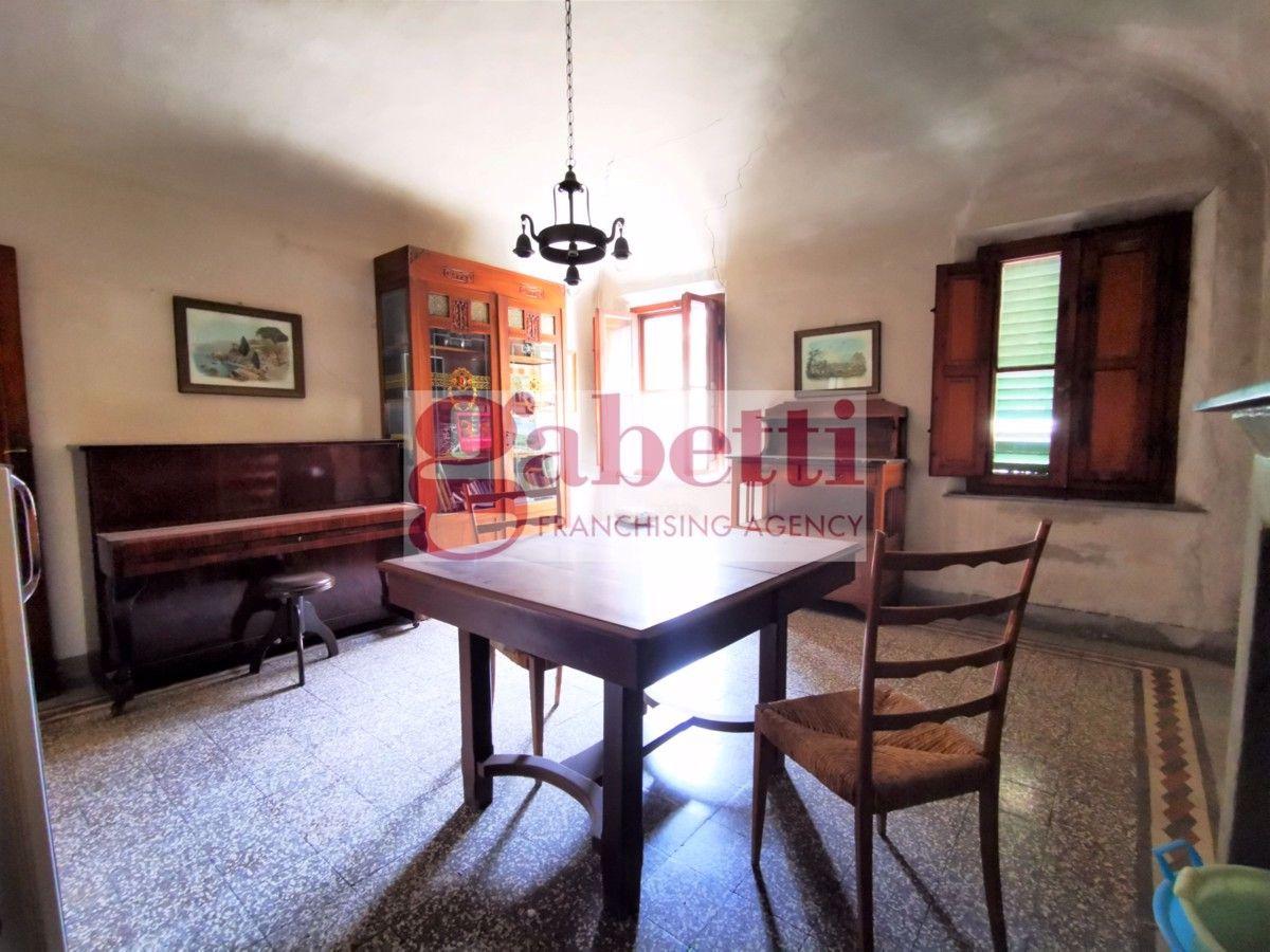 Palazzo in vendita a Cascina