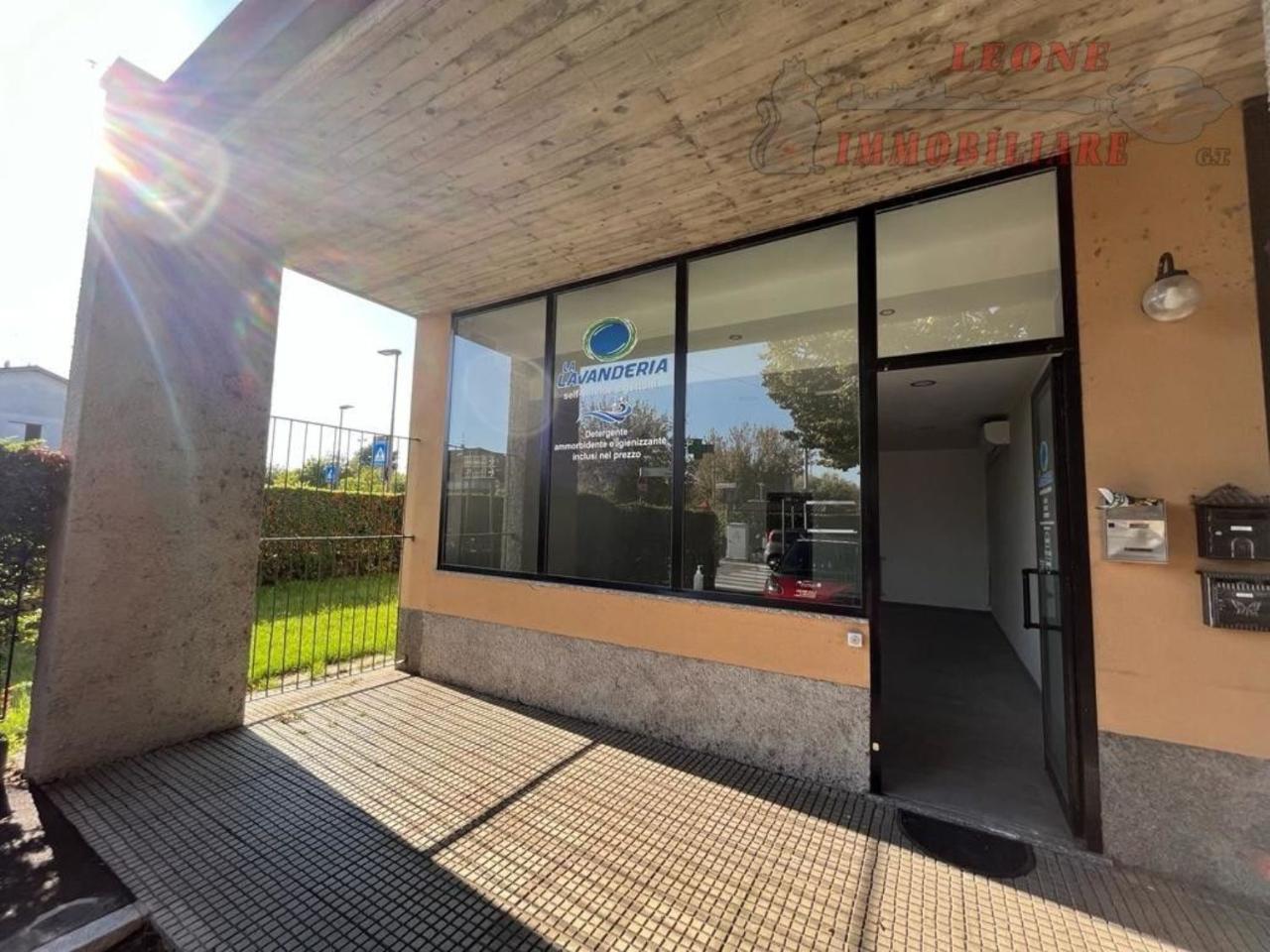 Negozio in affitto a Carpiano