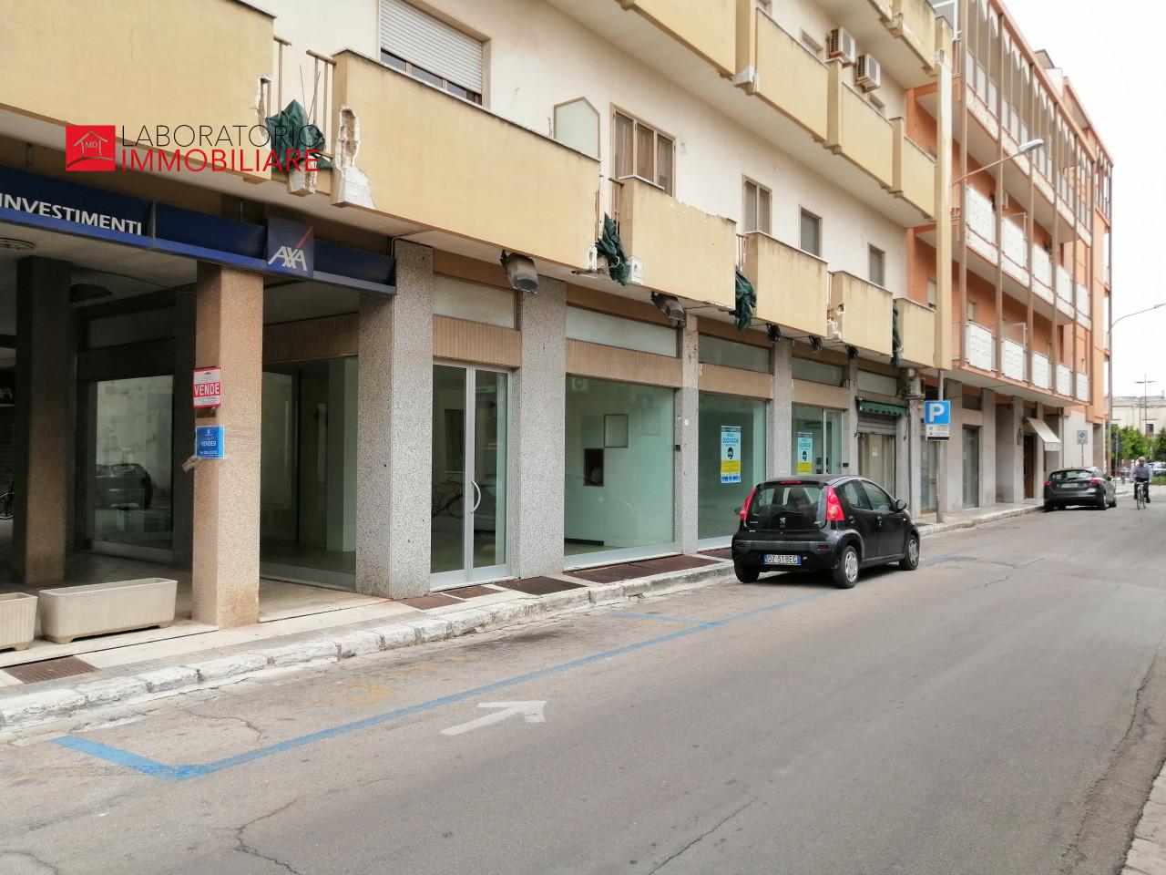 Negozio in affitto a Calimera