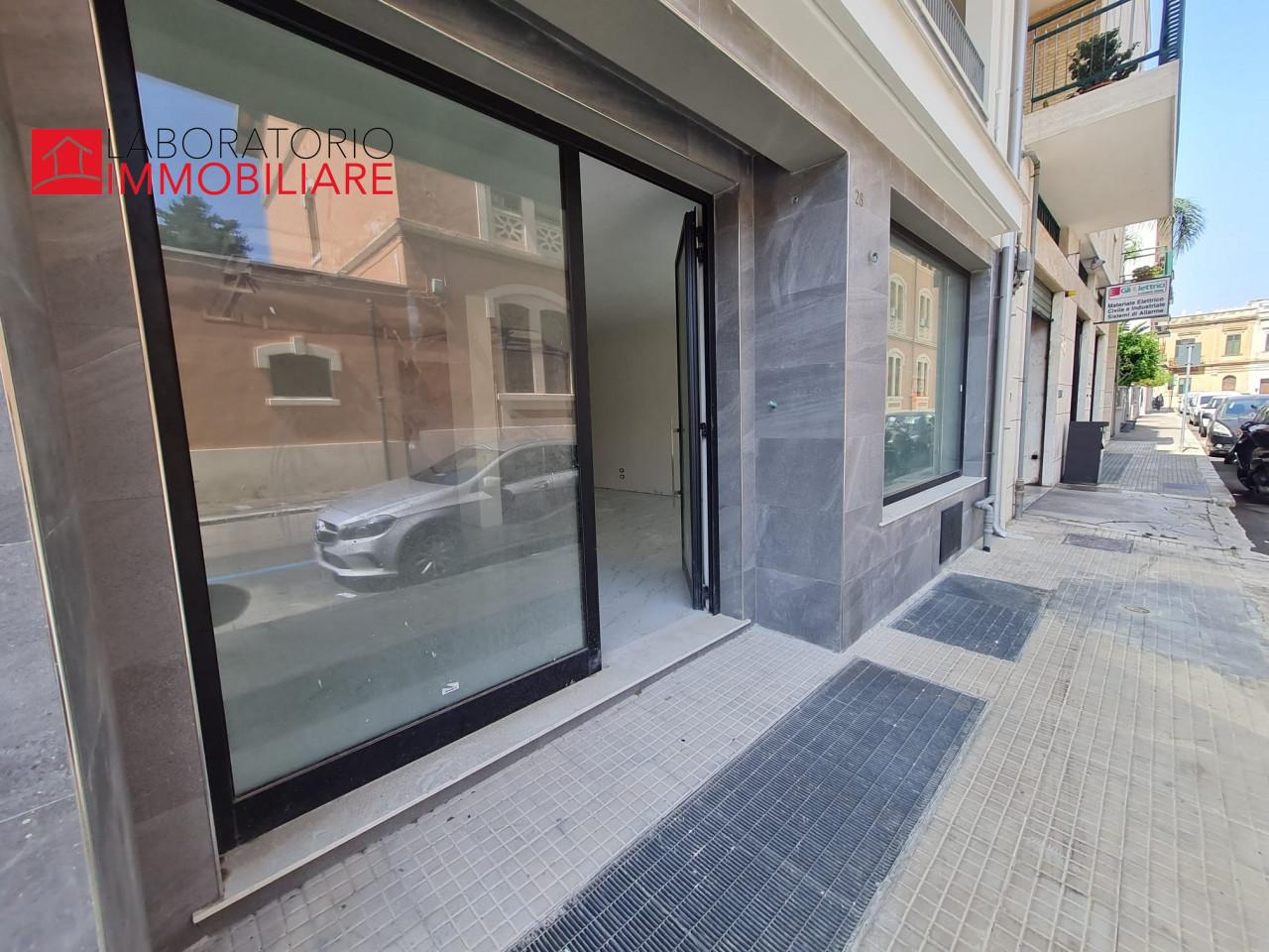 Negozio in affitto a Lecce