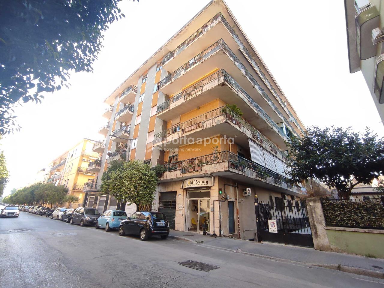 Palazzina commerciale in affitto a Caserta