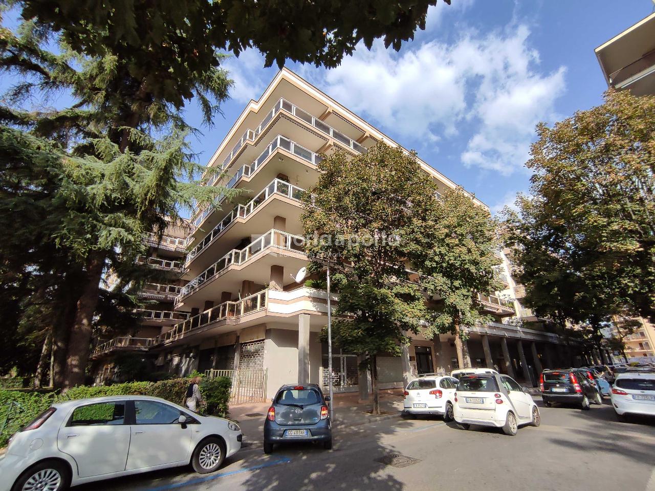 Stanza in studio tecnico in affitto a Caserta