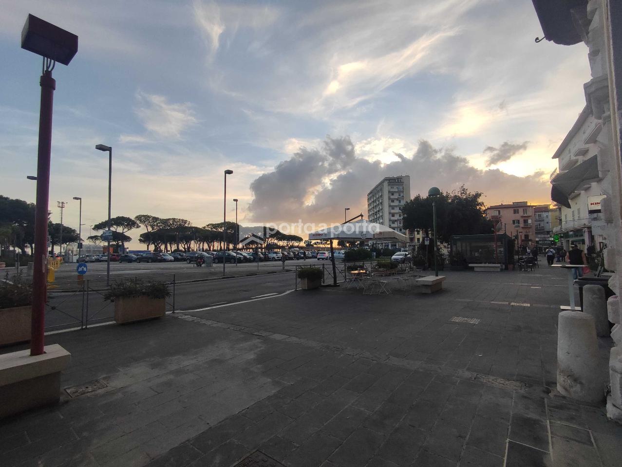 Esercizio commerciale in affitto a Formia