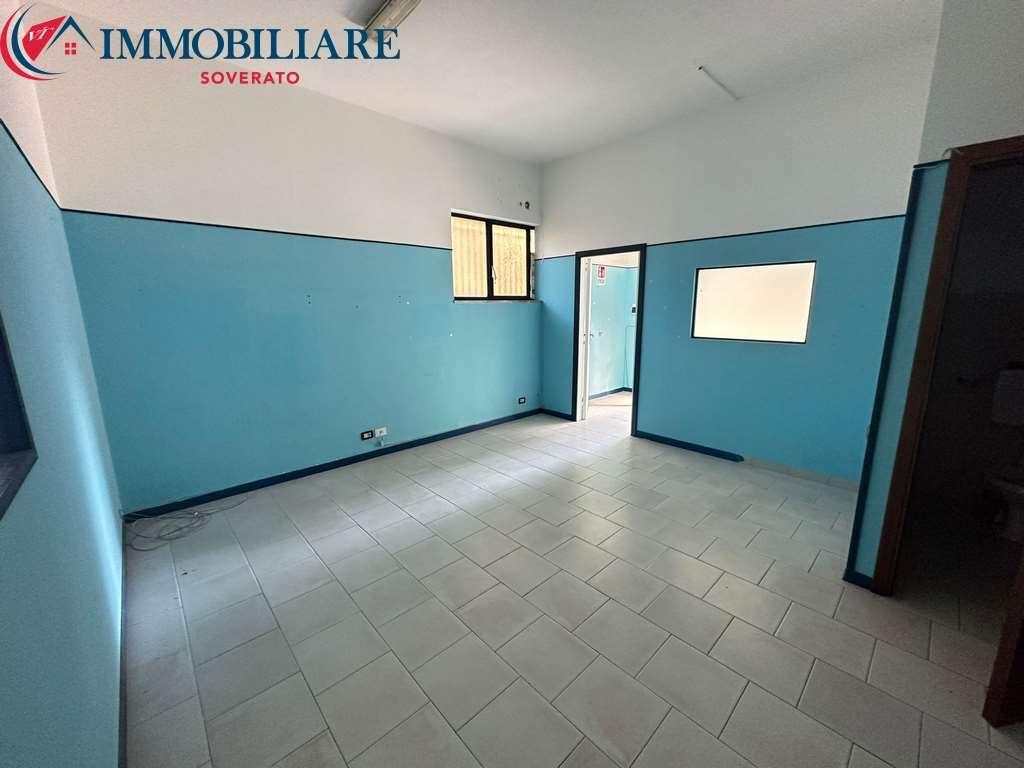 Magazzino in vendita a Davoli