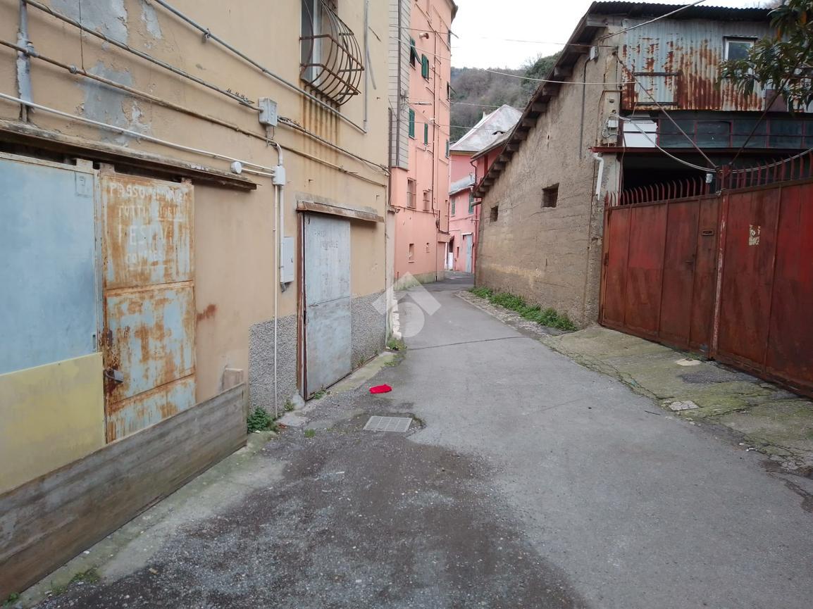 Magazzino in vendita a Genova