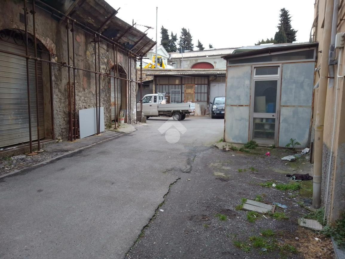 Magazzino in vendita a Genova