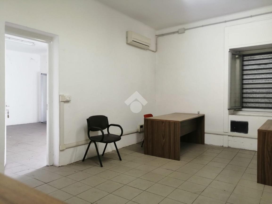 Negozio in affitto a Genova