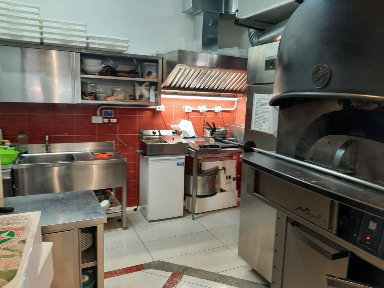 Esercizio commerciale in vendita a Pisa