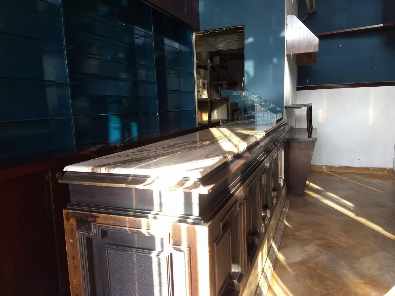 Esercizio commerciale in affitto a Pisa