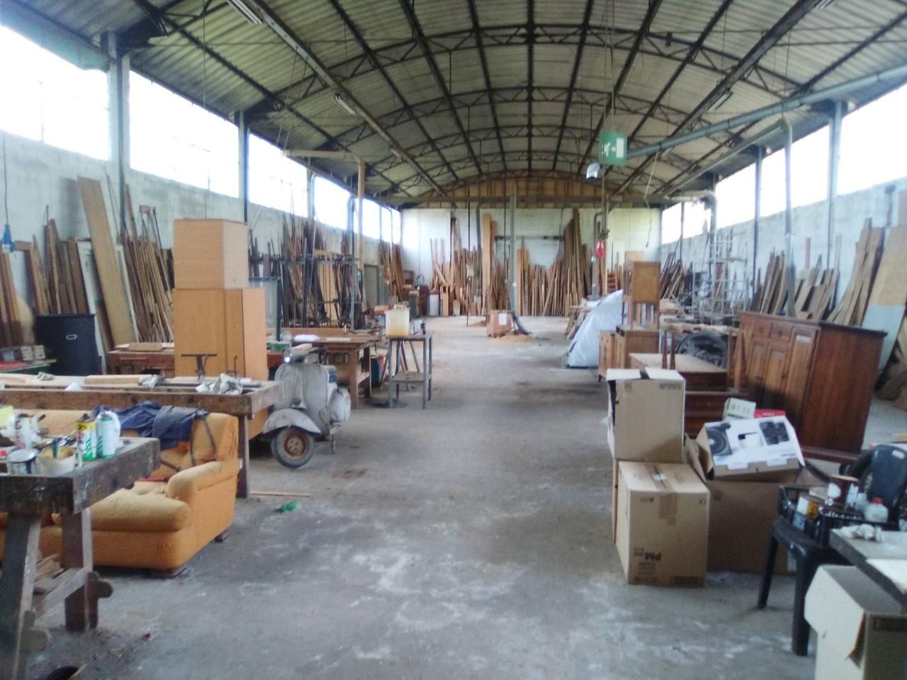 Esercizio commerciale in affitto a Pisa