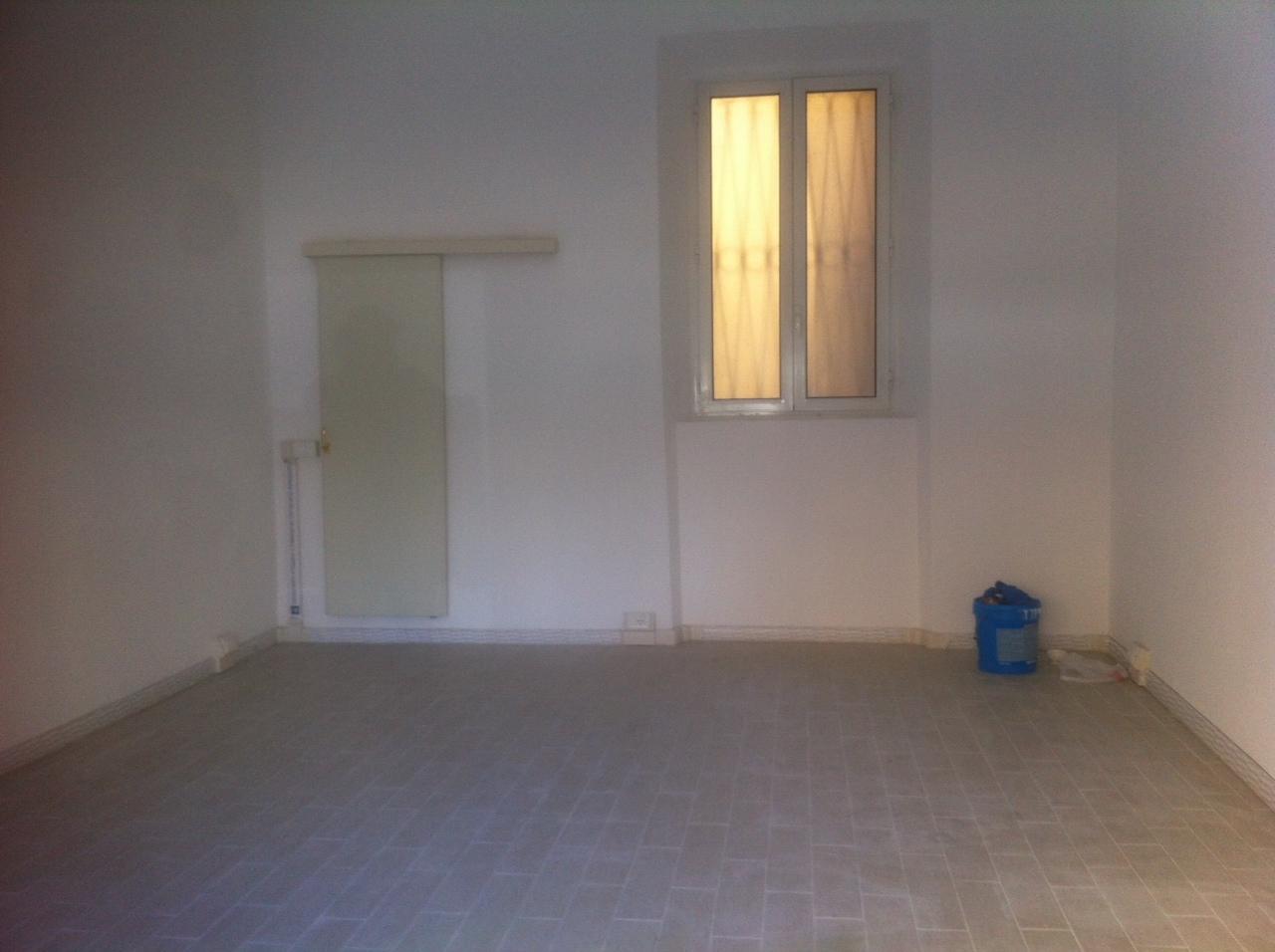 Esercizio commerciale in affitto a Pisa