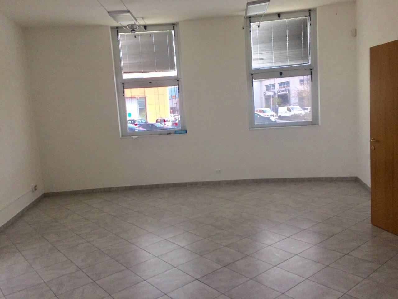 Esercizio commerciale in affitto a San Giuliano Terme