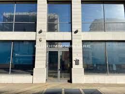 Esercizio commerciale in vendita a Cascina