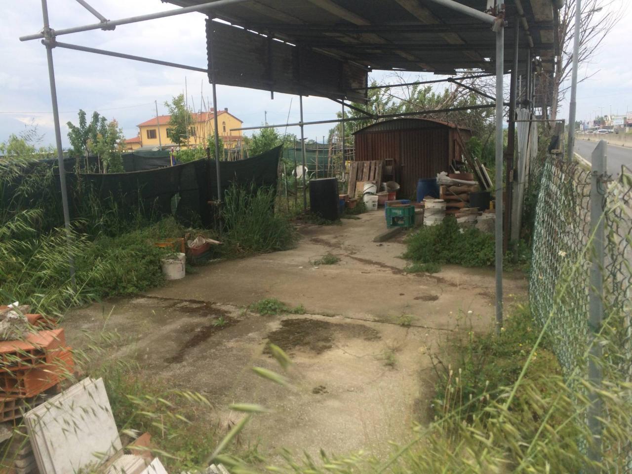 Magazzino in vendita a Cascina