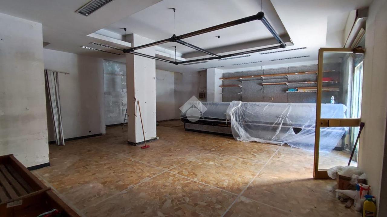 Negozio in affitto a Campomorone